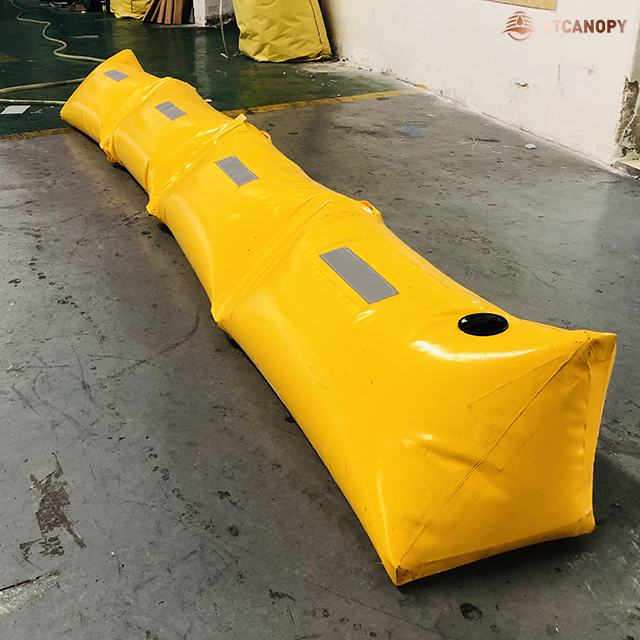Flood Prevention Tube Water Filled Flood Control Barrier Inflatable ...